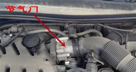 面包车节气门在哪个位置 有驾