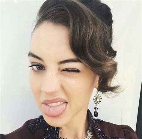 Аделаин Кейн е вълнуваща моделка от далечна Австралия снимки