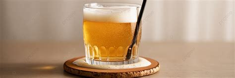 회색 유리에 라임 계란 흰자 시럽을 곁들인 피스코 사워 칵테일 위스키 피스코 사워 칵테일 라임을 넣은 위스키 달걀 흰자위 배경 일러스트 및 사진 무료 다운로드