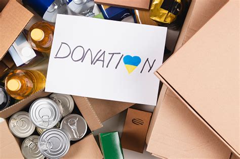 우크라이나에서 사람들을위한 기부 식료품 이 있는 식품 기부 상자 위쪽 보기 0명에 대한 스톡 사진 및 기타 이미지 0명 Charitable Foundation