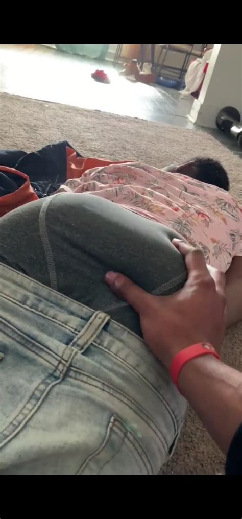 Fave Videos 2 Squeezing That Young Sagger Booty