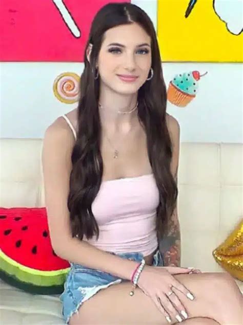 Sophie Tyler Biography Wiki Height Weight Career And Net Worth