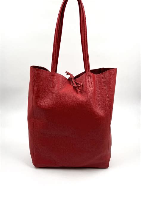 Дамска чанта тип торба от естествена кожа в ярко червено 666 100 Естествена Кожа