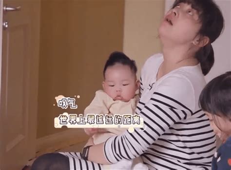 生两个孩子有多痛苦梅婷累得直翻白眼看完打消了生二胎的念头 妈妈
