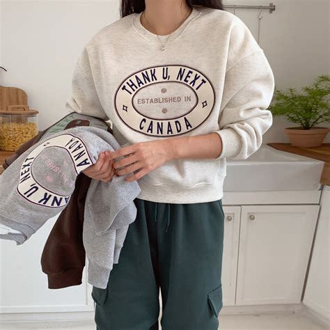 기모 라운드넥 자수 레터링 패치 숏 맨투맨 A310197k