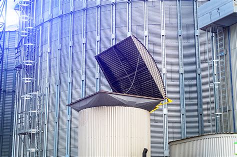 산업 화학 타워의 큰 탱크 가솔린의 금속 공장 건설 0명에 대한 스톡 사진 및 기타 이미지 0명 가솔린 강철 Istock