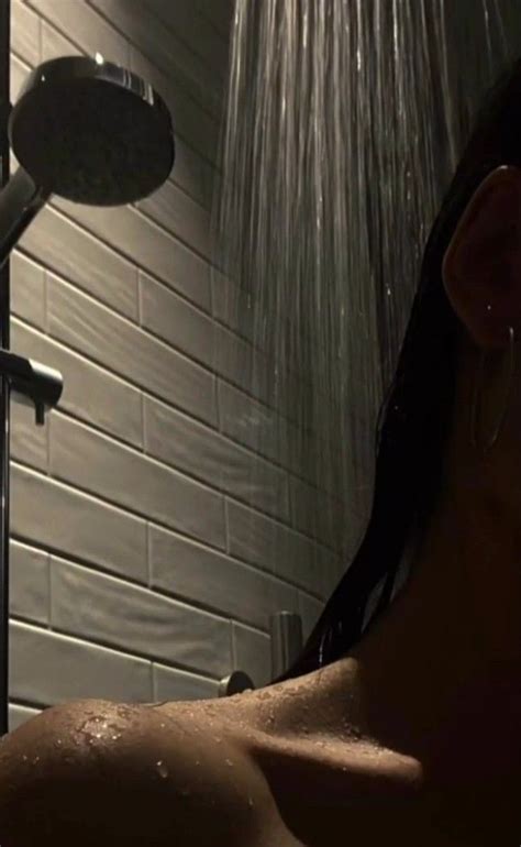 Pin By Niamh On Chill Shower Pics Seductive Photos Selfie Poses