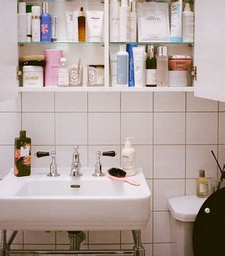 Read Me If You Want To Learn How To Layer Your Fragrances Who What Wear