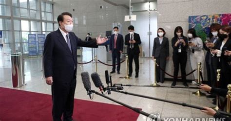 윤석열차 풍자 만화에 대통령실 따로 입장 안 내겠다