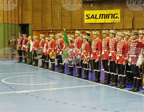 Връчиха знамето на 14 ти Младежки гвардейски отряд в Габрово Утро