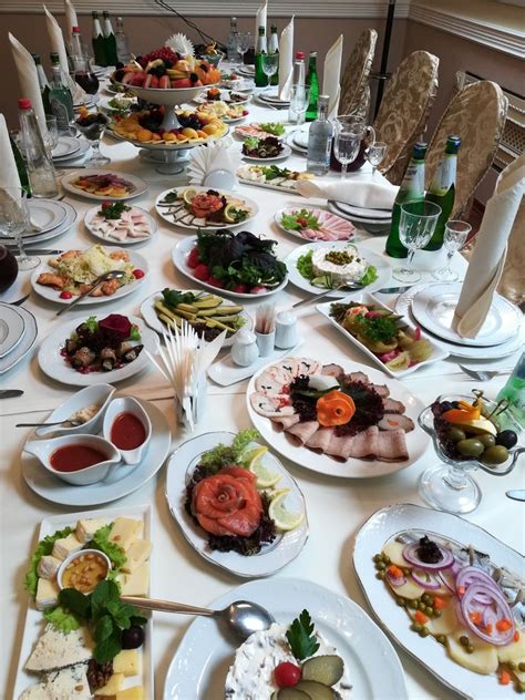 Накрыть стол на день рождения дома 71 фото НА ДАЧЕ ФОТО