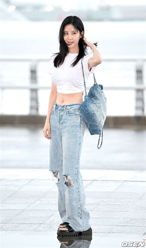 남자들이좋아하는 여자패션 여름코디 정석 청바지흰티 서현 레전드 공항패션 오떼