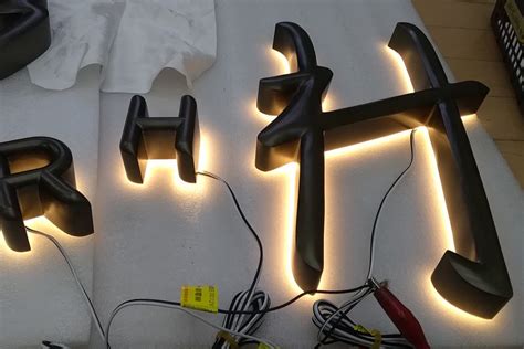 納入実績 チャンネル文字・ledサイン 株式会社吉日