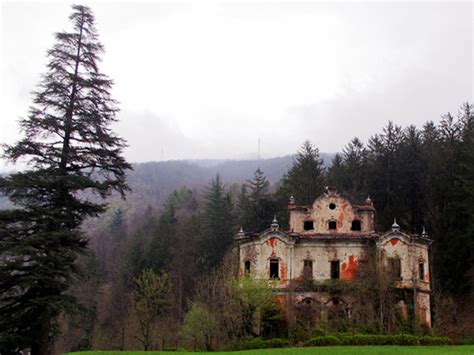 6 Creepy Abandoned Mansions From Around The World Huffpost