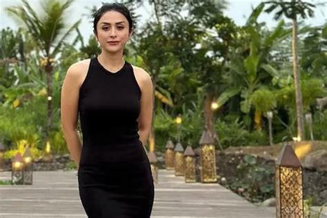 Selvi Kitty Ternyata Sudah Cerai Metro Daily