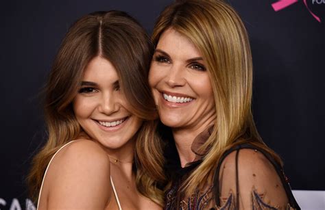 Lori Loughlin Reunites With Daughters Olivia Jade Isabella After