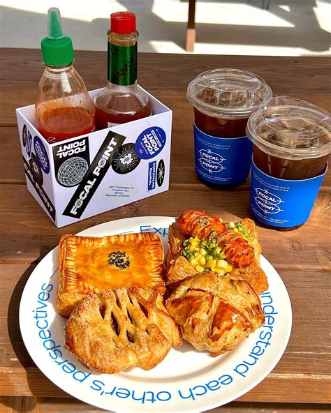 Focal Point 포컬포인트 포컬포인트 계절이 돌아왔습니다 각기 다른 다양한 테라스가 있는 포컬포인트에서 선선한 바람과 자연광을 맞으며 맛있는 수제파이를 즐겨보세요