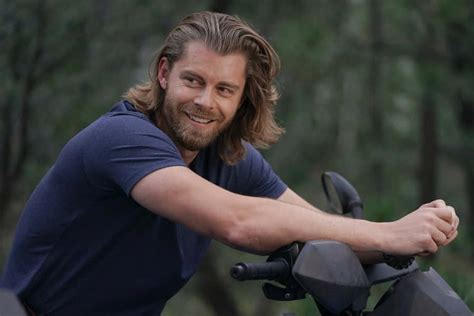 [100 ] Wallpaper Luke Mitchell