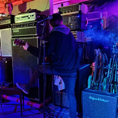 Ashley Cleland Official