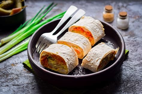 Рулет из лаваша с курицей простой и вкусный рецепт как приготовить пошагово