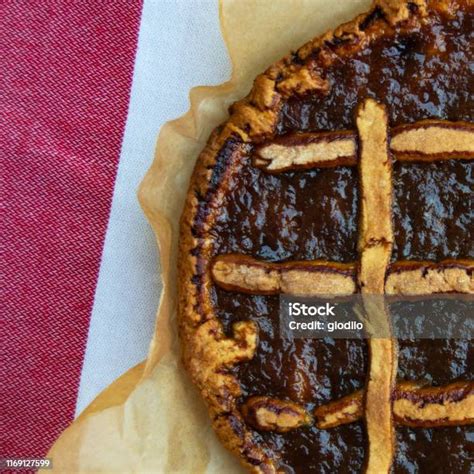 집에서 만든 자두 Crostata 전통 이탈리아어 구운 파이 오픈 과일 타르트의 소박한 버전 과일에 대한 스톡 사진 및 기타 이미지 Istock