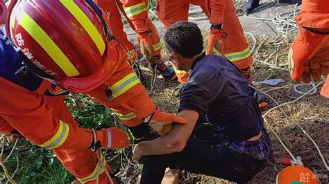 七旬老人被卡井内 南通消防紧急救援我苏网