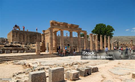 린도스 아크로폴리스와 아테나 신전의 전망 린디아 그리스 로도스 섬의 린도스 마을 근처 로도스 도데카네세 제도에 대한 스톡 사진 및 기타 이미지 로도스 도데카네세 제도