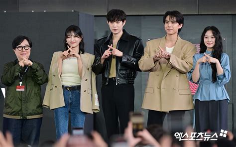 친애하는 X 주역들 공식 포즈는 X[엑s Hd포토]