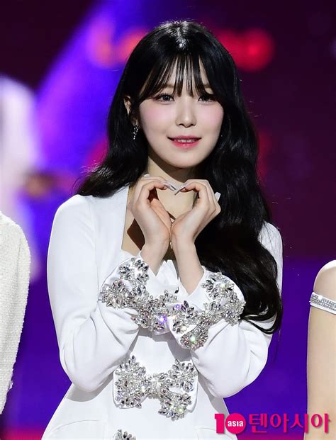 Ten포토프로미스나인 백지헌 막내의 러블리 하트 텐아시아