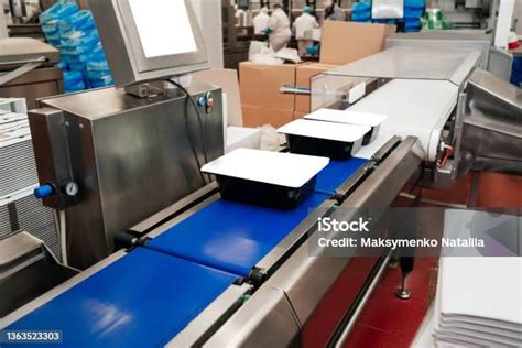 치킨 필렛 생산 라인 육류에서 식품 생산을위한 공장 현대 가금류 가공 공장 컨베이어 벨트 식품고기 공장 식품 가공 공장에 대한 스톡 사진 및 기타 이미지 Istock