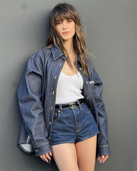 Vamos Falar Sobre Os Looks Da Daisy Edgar Jones Steal The Look