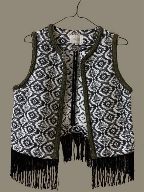 Жилет — ціна 450 грн у каталозі Жилетки Купити жіночі речі за доступною ціною на Шафі Україна