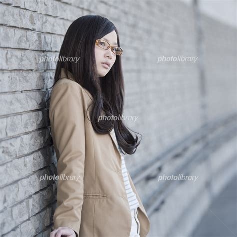 若い女性のポートレート 写真素材 [ 5078985 ] フォトライブラリー Photolibrary