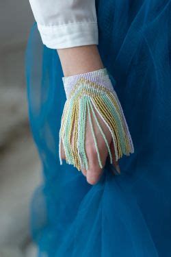 Как сделать широкий бисерный браслет с бахромой своими руками фото ...