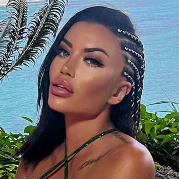 Get Toochi Kash Social Media Influencer Links At Freeones