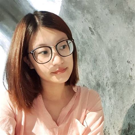 在公共場合不給小孩面子我想任何一個媽媽都會生氣特別是面對一個青春期的孩子比起月經外溢有這樣的爸爸更讓人感到羞愧