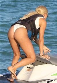 Sofia Richie Pussy Lips Nips And Ass Candid Bikini Pics