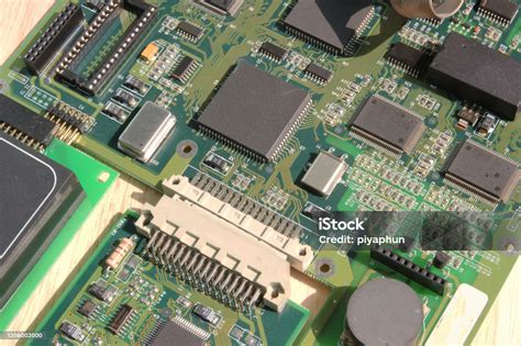 컴퓨터 회로 하드웨어의 전자 기계 구성 요소 개념 기술의 전자 회로 기판 부분 Cpu에 대한 스톡 사진 및 기타 이미지 Cpu 개념 개념과 주제 Istock