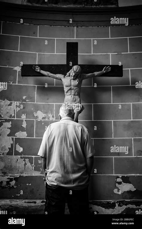 Jesus Praying Wallpaper 4k