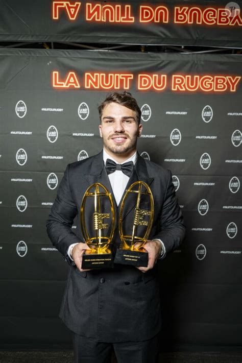 Antoine Dupont 2023 une année entre gros coups durs et bonheur
