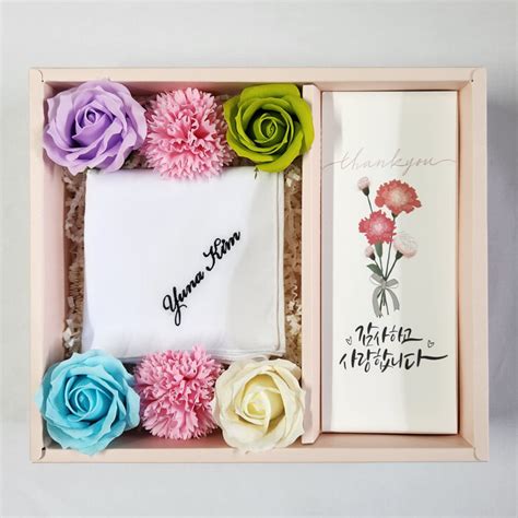 신상 명품 이니셜 레터링 자수 손수건 기념생일 선물 아이디어스