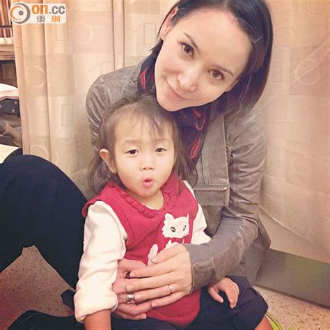 Amanda S 為病童洗衫 太陽報