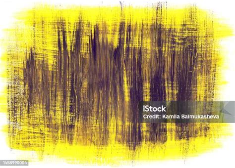 마른 브러시가있는 노란색 수평 브러시 스트로크는 직선 수직 보라색 스트로크입니다 흰색으로 분리된 찢어진 가장자리가 있는 그림 0명에 대한 스톡 벡터 아트 및 기타 이미지