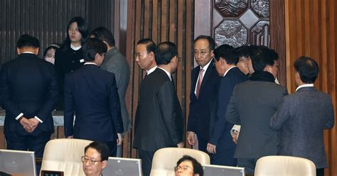 속보 尹대통령 탄핵안 무기명 투표 시작