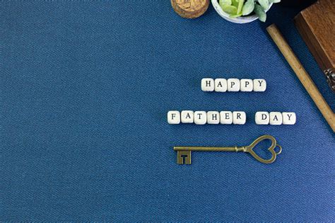 아버지의 날 내용에 대 한 나무 텍스트는 이미지를 닫습니다 0명에 대한 스톡 사진 및 기타 이미지 0명 가족 개념 Istock