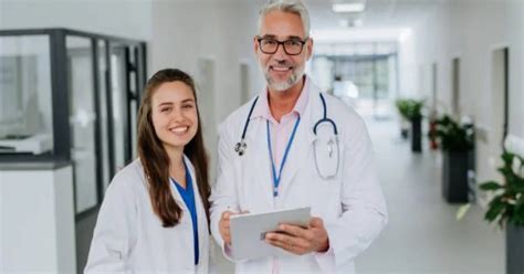 Cuánto dinero gana una persona que trabaja en el sector salud de México Infobae