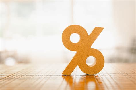 인플레이션 개념을 수정하기 위해 연준 금리를 올리거나 내리는 시스템에 대한 백분율 모델 개념 0명에 대한 스톡 사진 및 기타 이미지 Istock