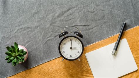 为什么vue（默认情况下）比react性能更好 React为什么比vue工资高