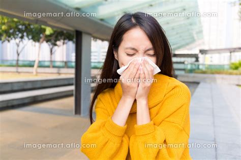 Asian Woman Runny Noseの写真素材 91086978 イメージマート