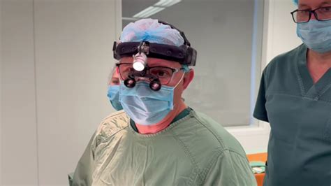 Дістали уламок російської міни з серця у Києві врятували життя 4 річній дівчинці з Херсона